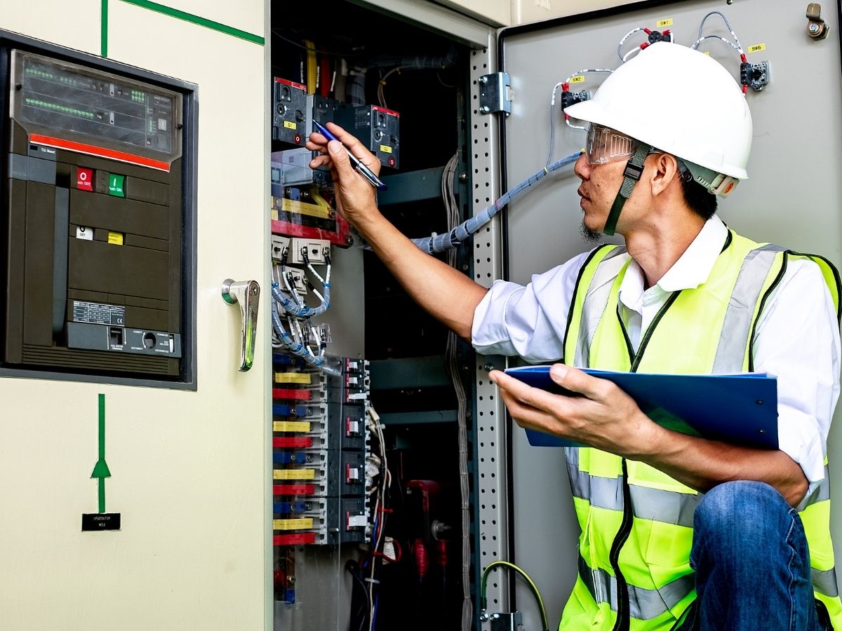 CRM for Electrical Contractors - Evolved Metrics